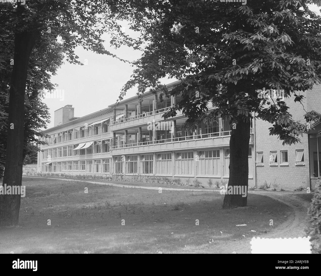 Students Sanatorium Laren Date: June 17, 1952 Location: Laren Keywords ...