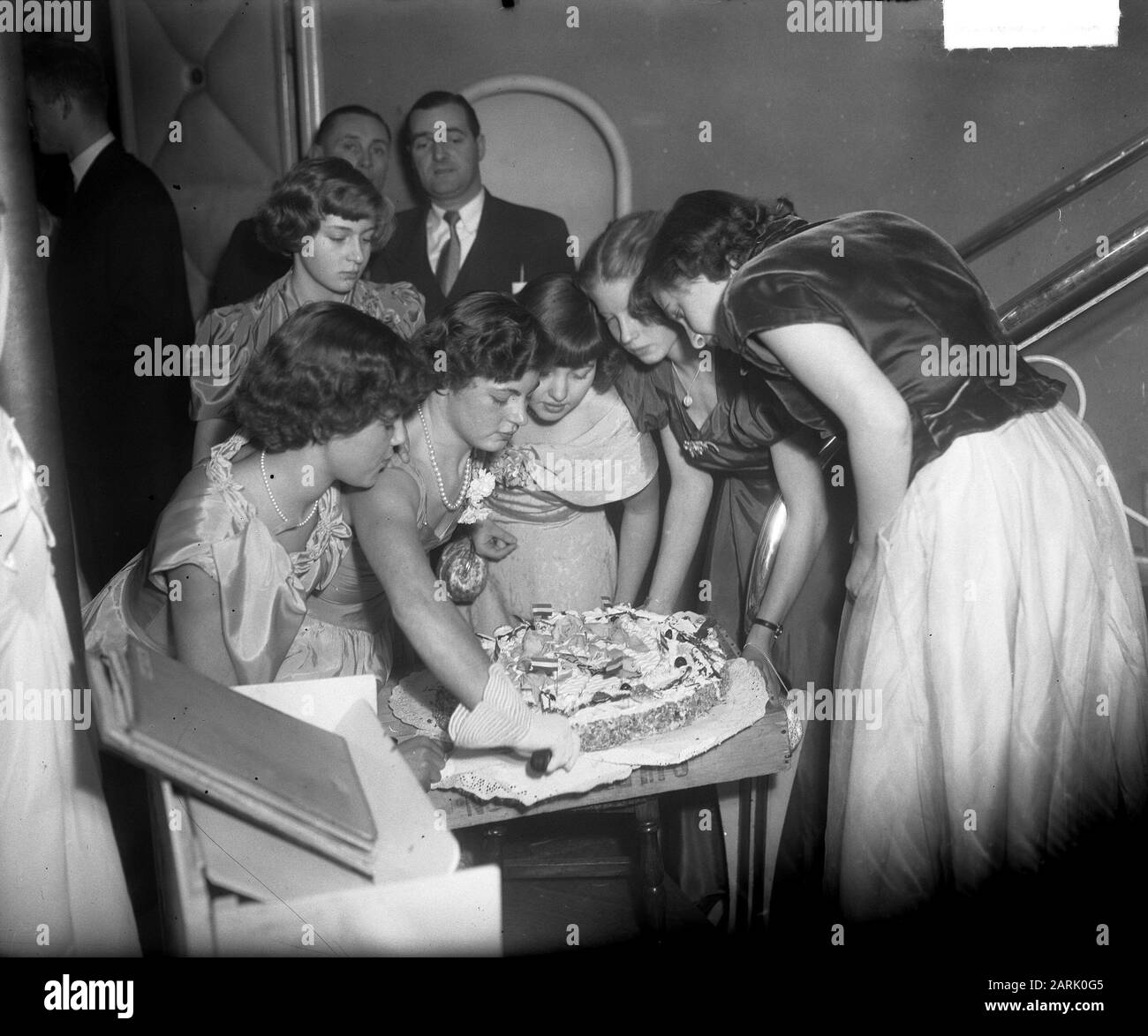 Fairy night girls HBS Bond VIVATT Rotterdam Date: December 29, 1950 ...
