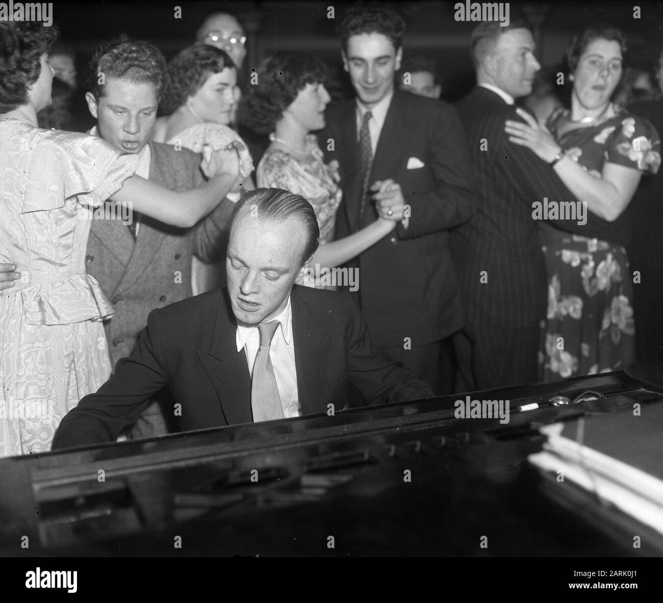 Girls rotterdam Black and White Stock Photos & Images - Alamy