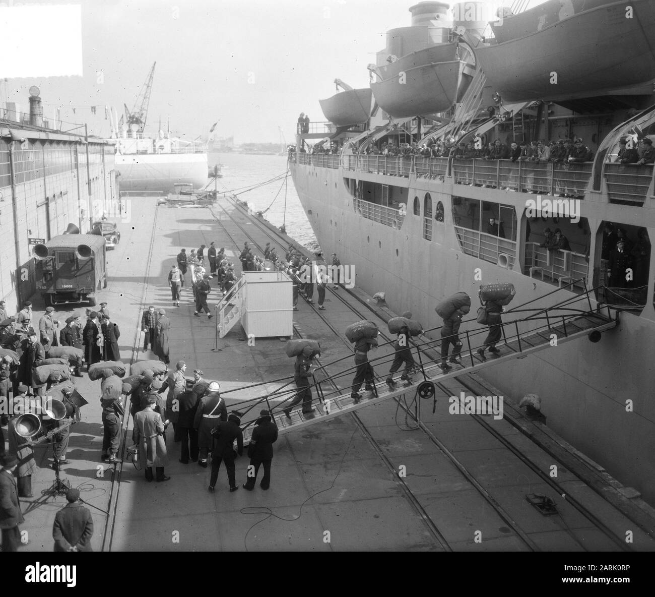 Departure Korea volunteers with the American troop transport ship USS ...