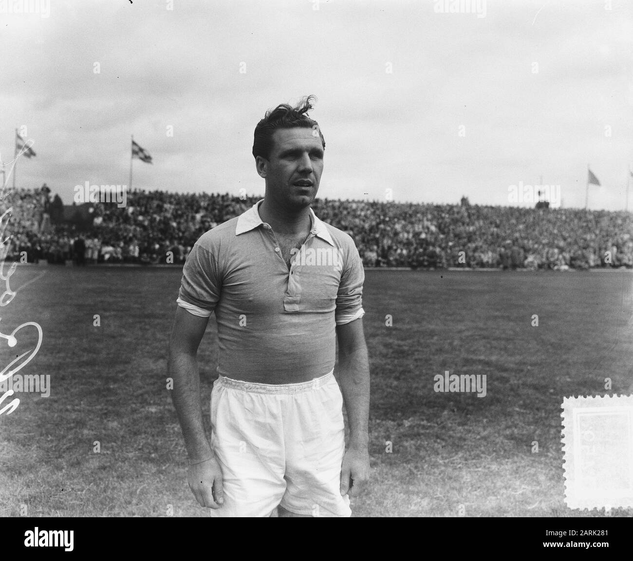 Jan van Roessel Date: June 3, 1952 Keywords: players, sport, football ...