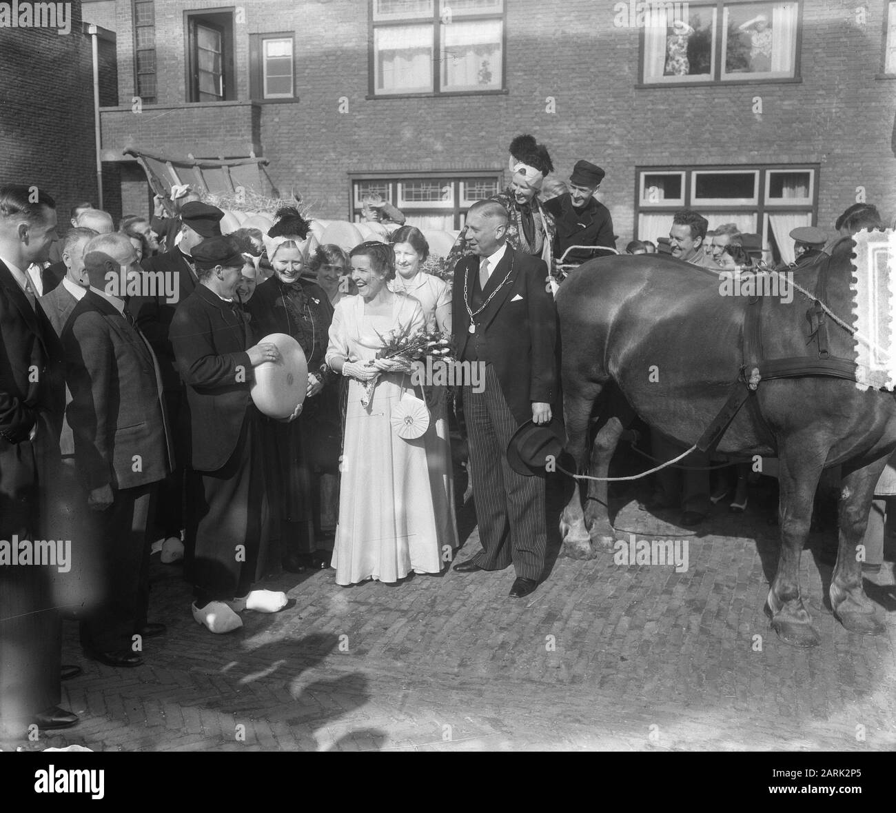 Cheese queen Bodegraven laughing Date: September 9, 1952 Location ...
