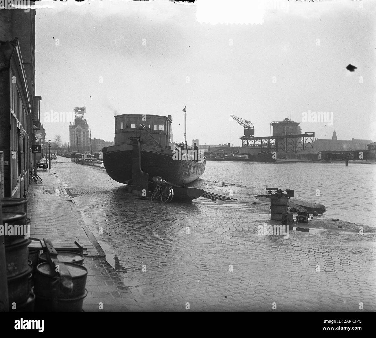 Storm over the Netherlands. Dijkbreakthroughs, floods Rotterdam Date: 1 ...