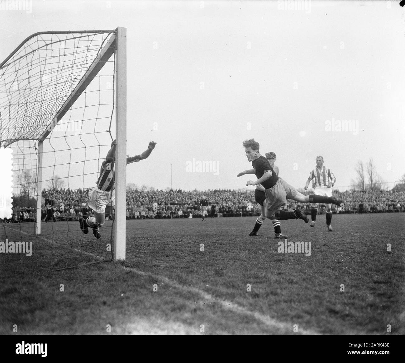 Football review Black and White Stock Photos & Images - Alamy