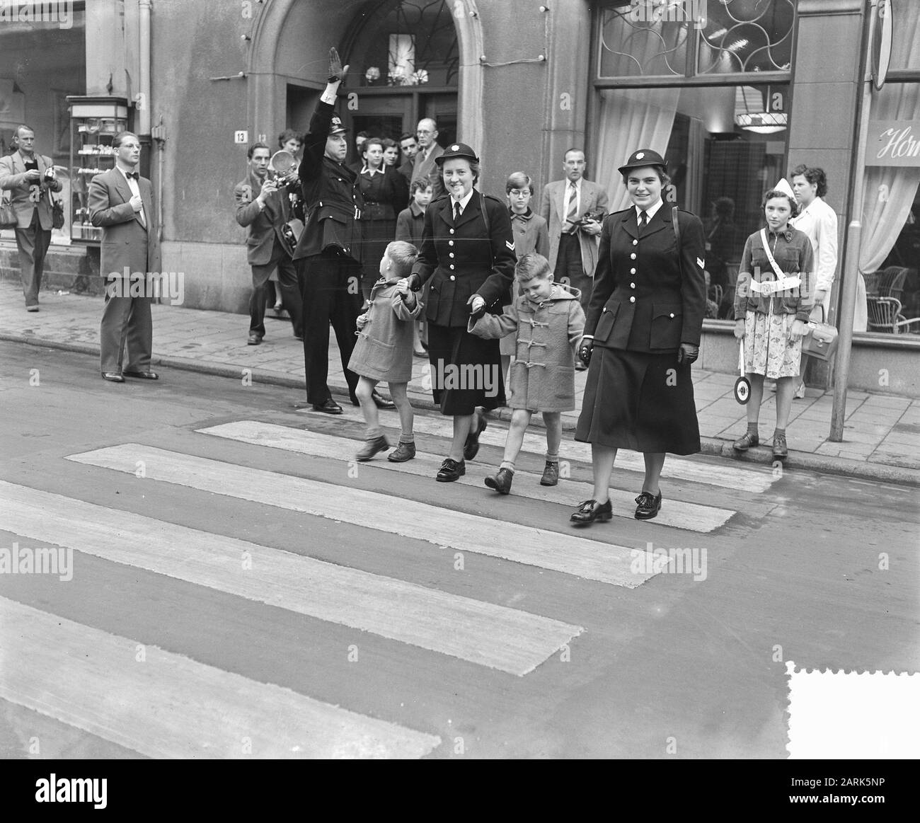 Police social female recruitment hi-res stock photography and images ...