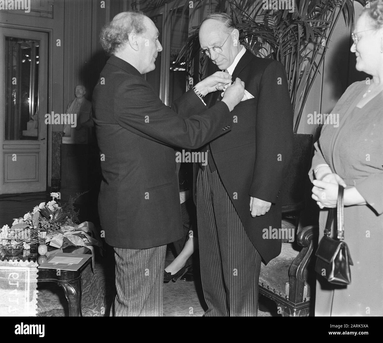 Lord Aris 50 years decorator Stadsschouwburg, medal Order Orange Nassau ...