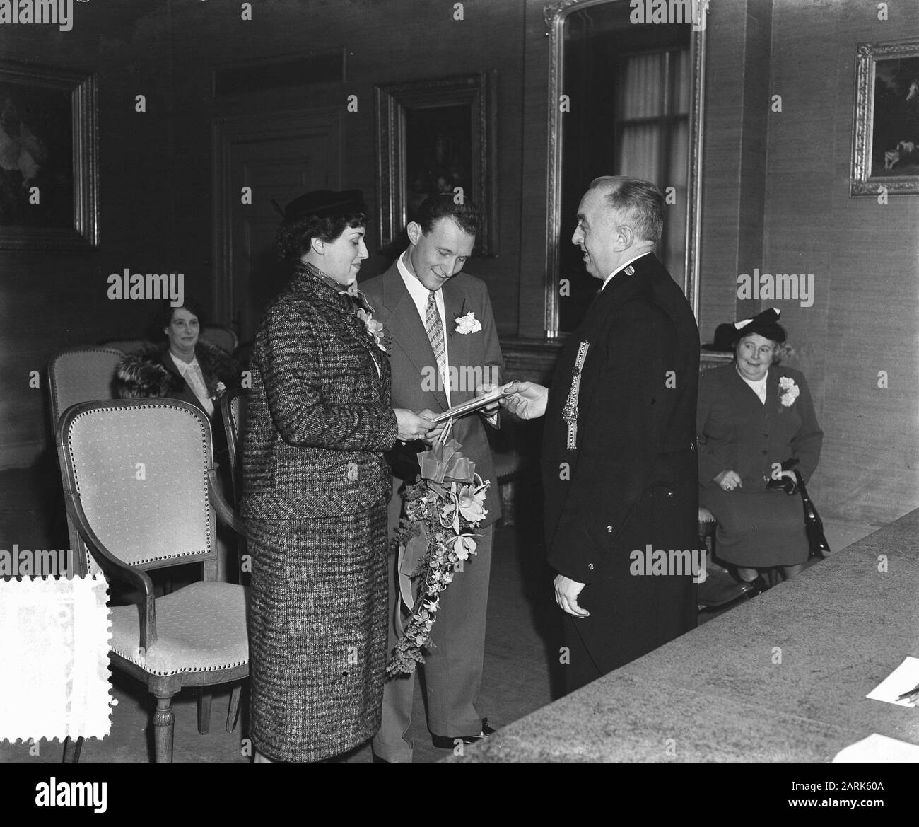 Wedding ceremony City Hall Jan Hijzelendoorn Date: December 16, 1953 ...
