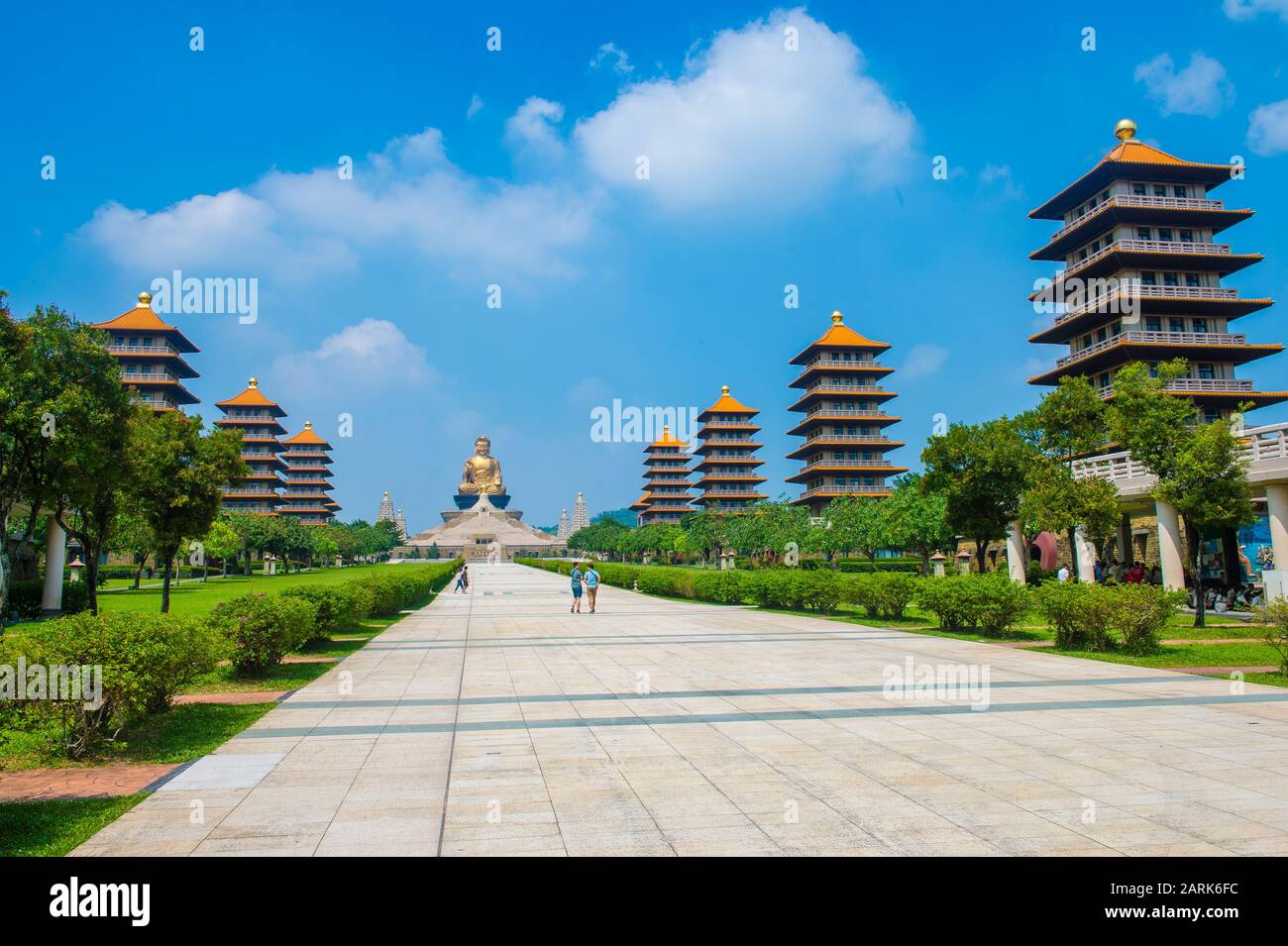 The Fo Guang Shan monastery in Kaohsiung Taiwan Stock Photo - Alamy