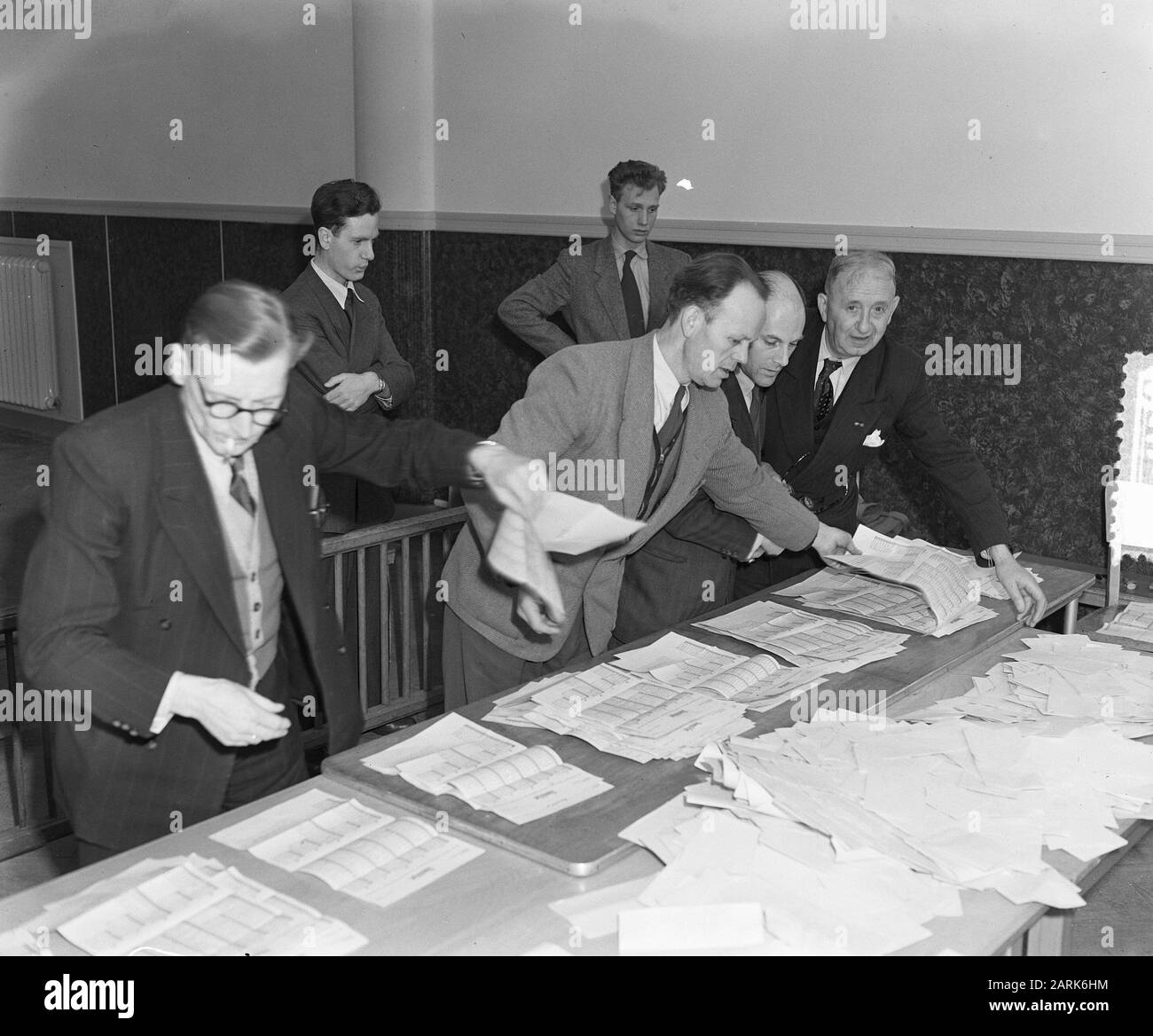 Polling room Black and White Stock Photos & Images - Alamy