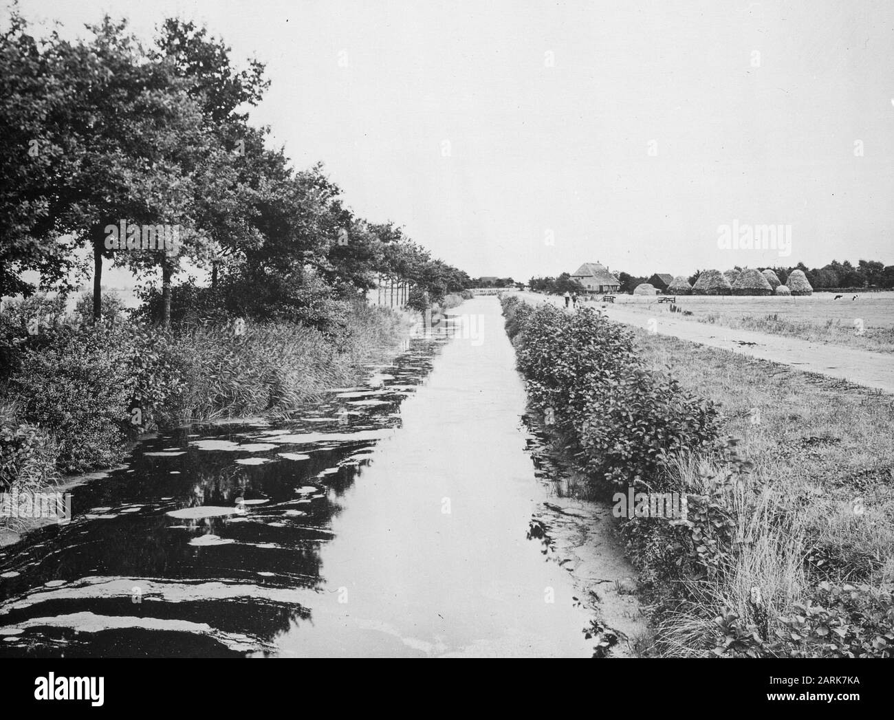 Farmhouse in distance Black and White Stock Photos & Images - Alamy