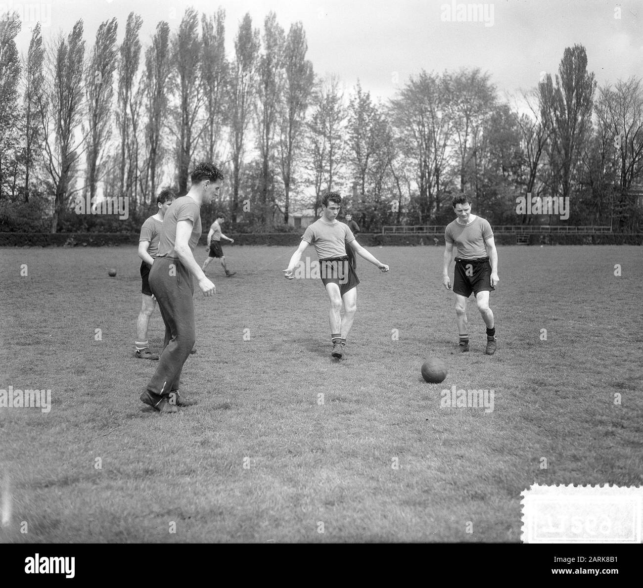 Training football 1955 hi-res stock photography and images - Alamy