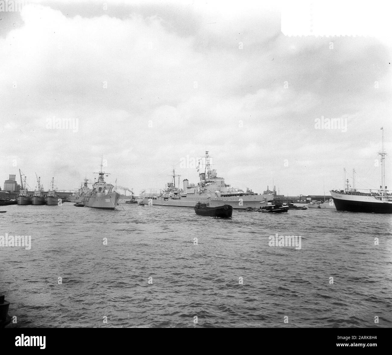 Cruiser ship on dock Black and White Stock Photos & Images - Alamy
