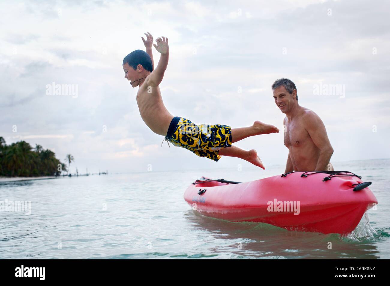 Man jumping off boat hi-res stock photography and images - Alamy