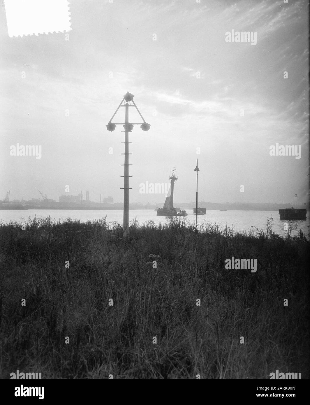 Diver with shipwreck Black and White Stock Photos & Images - Alamy