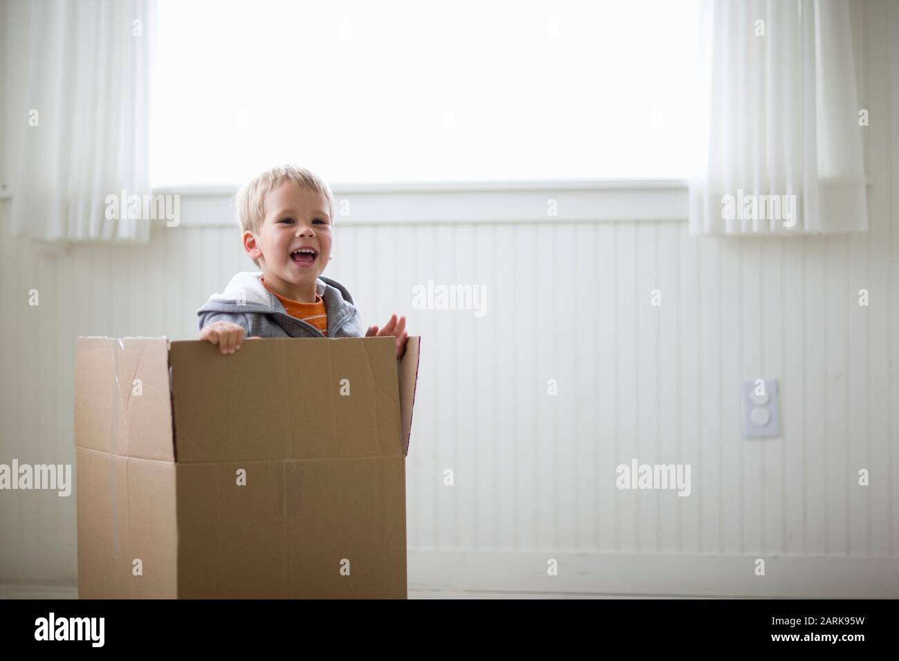 Photographs in a box hi-res stock photography and images - Alamy