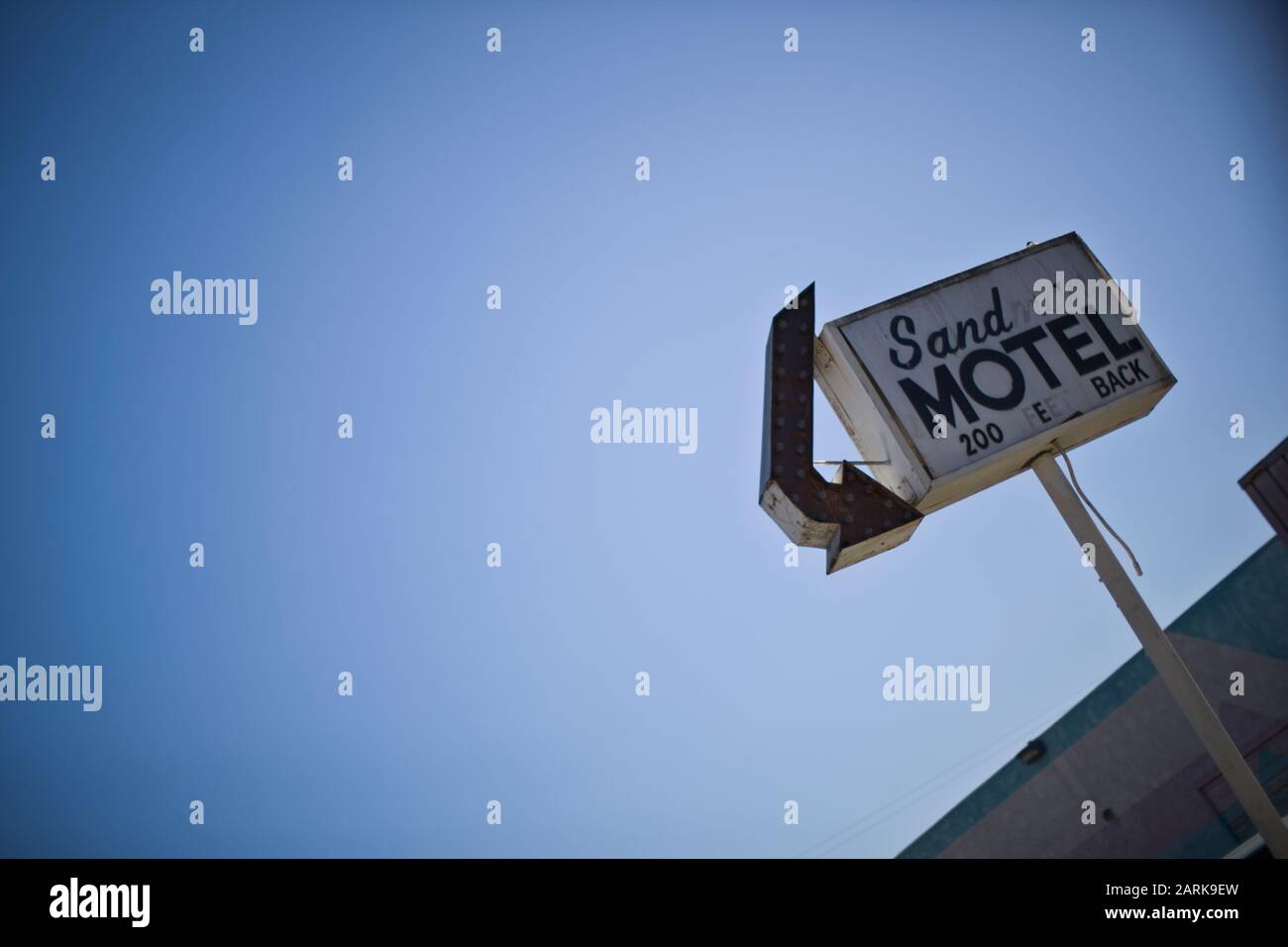 Sign for a roadside motel against a clear blue sky Stock Photo - Alamy