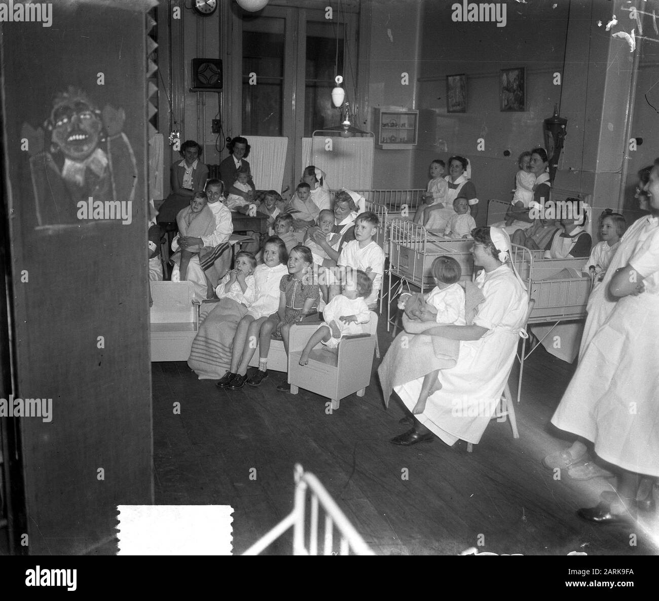 Students puppet show in Emma Children's Hospital Date: June 19, 1952 ...
