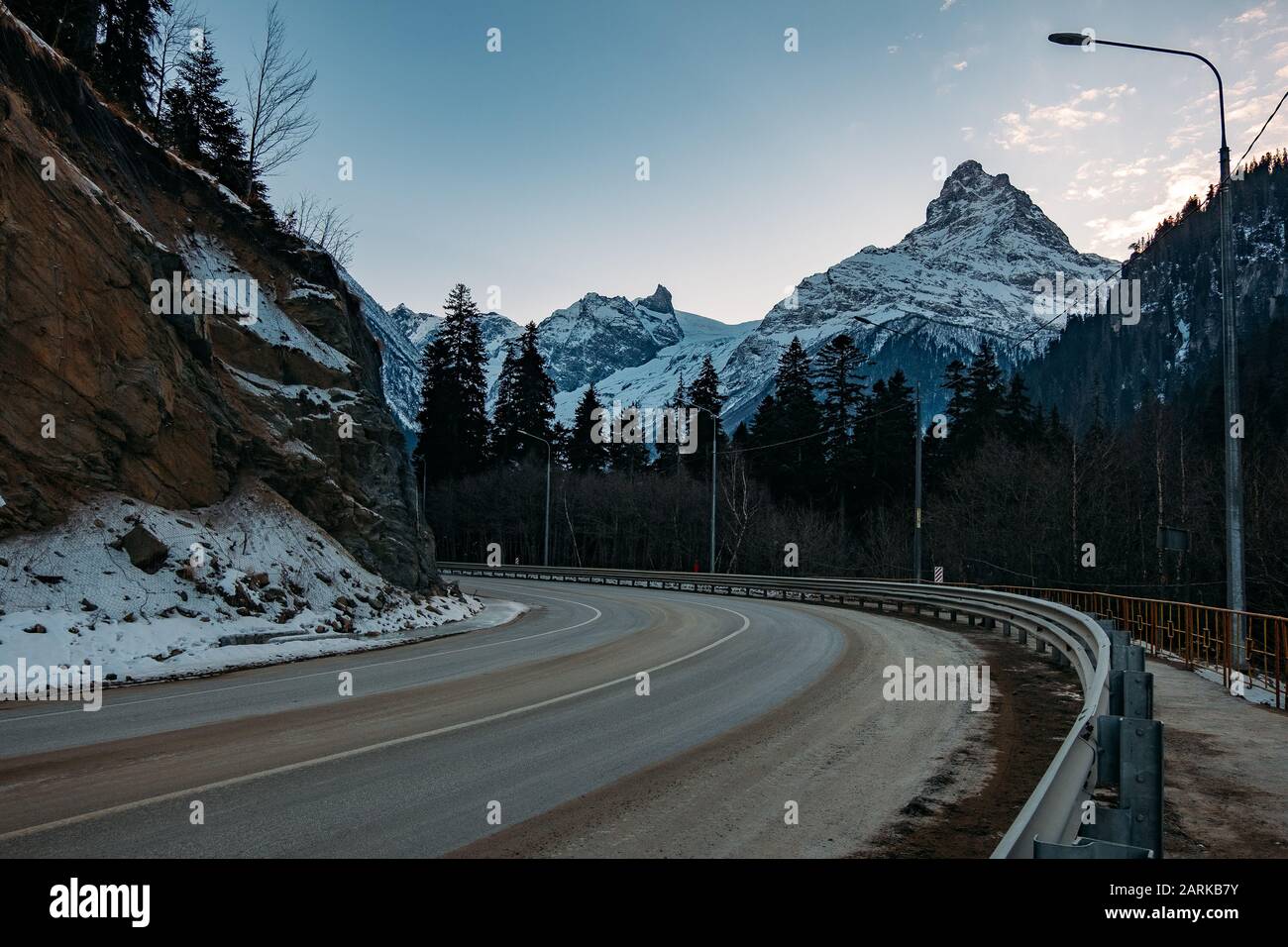 Empty Turning Highway High Resolution Stock Photography and Images - Alamy