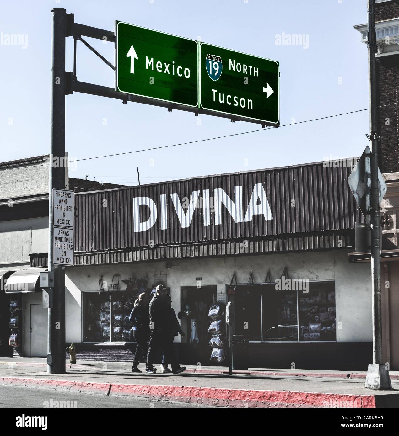 Mexico road signs hi-res stock photography and images - Alamy