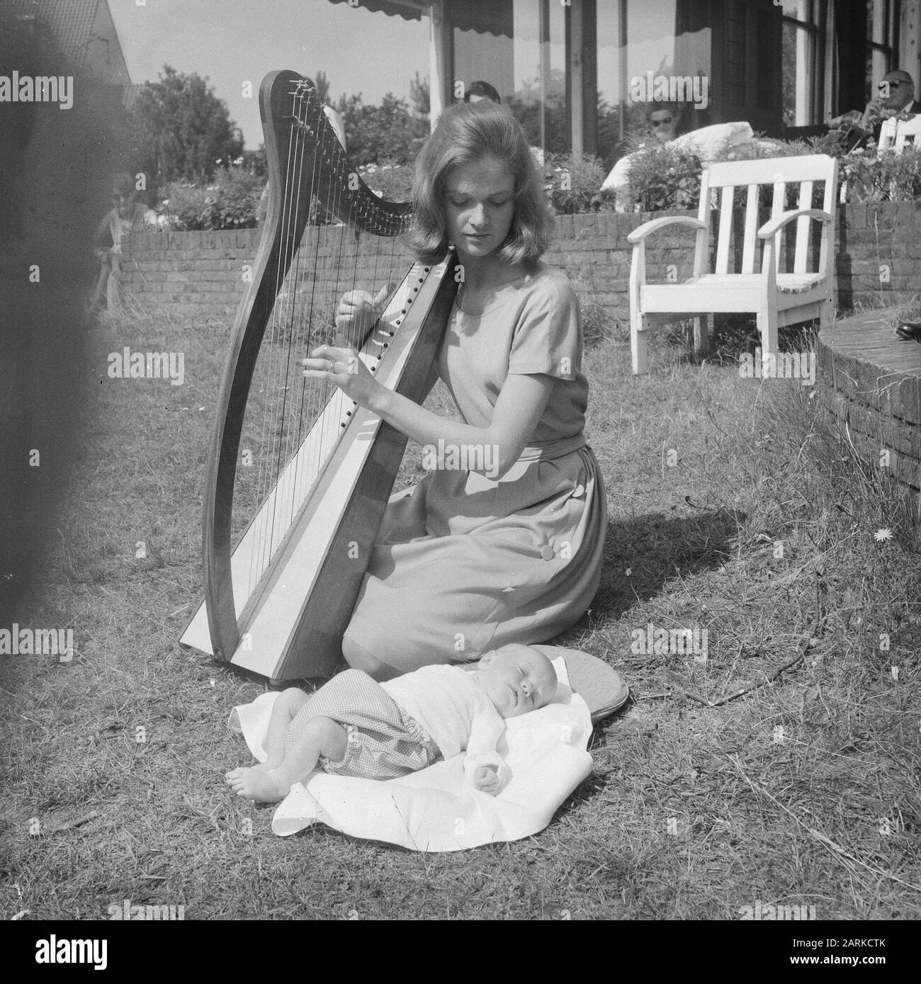 Internationale Harpweek at Bentveld Eugenie Loudon Date: July 24, 1962 ...