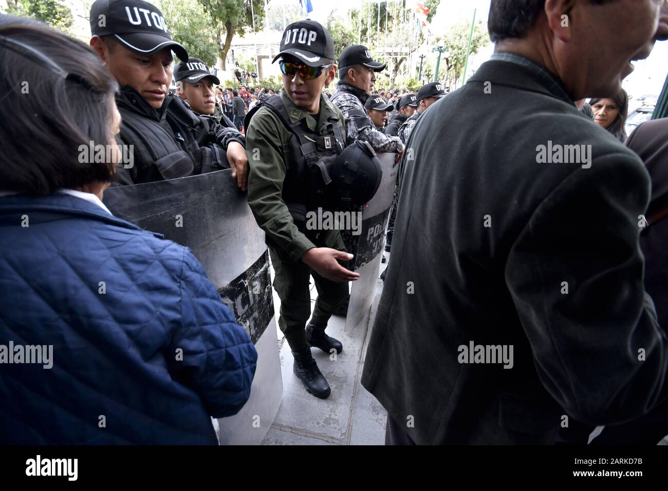 Riot unit hi-res stock photography and images - Alamy