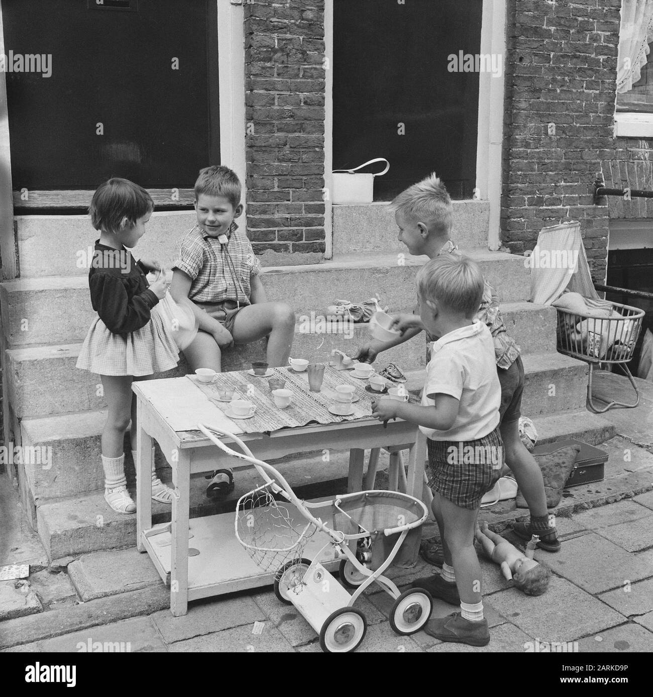 Sets family Black and White Stock Photos & Images - Alamy