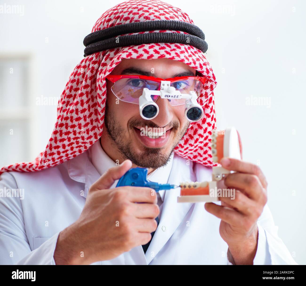 The arab dentist working on new teeth implant Stock Photo - Alamy