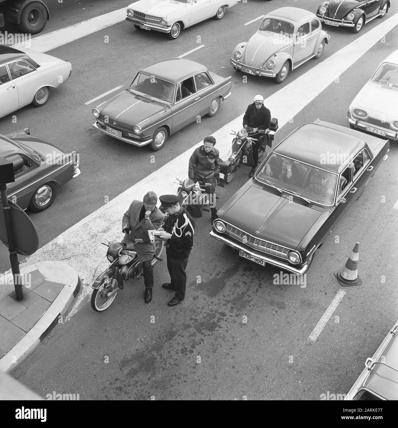 Tourist invasion at Bergh border crossing on Good Friday Date: March 27 ...