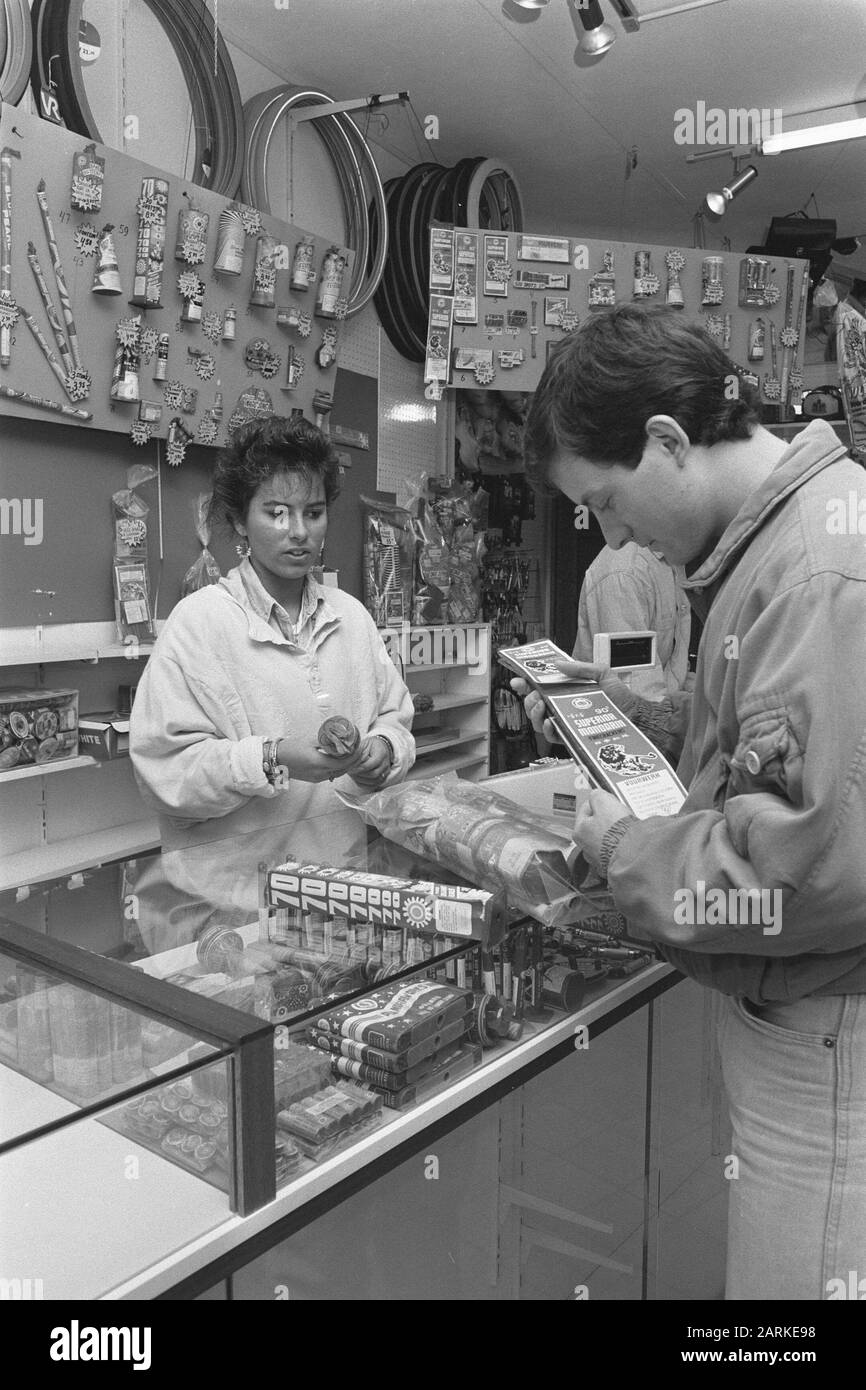 Sale of fireworks in Amsterdam shop Date: 29 December 1986 Keywords ...