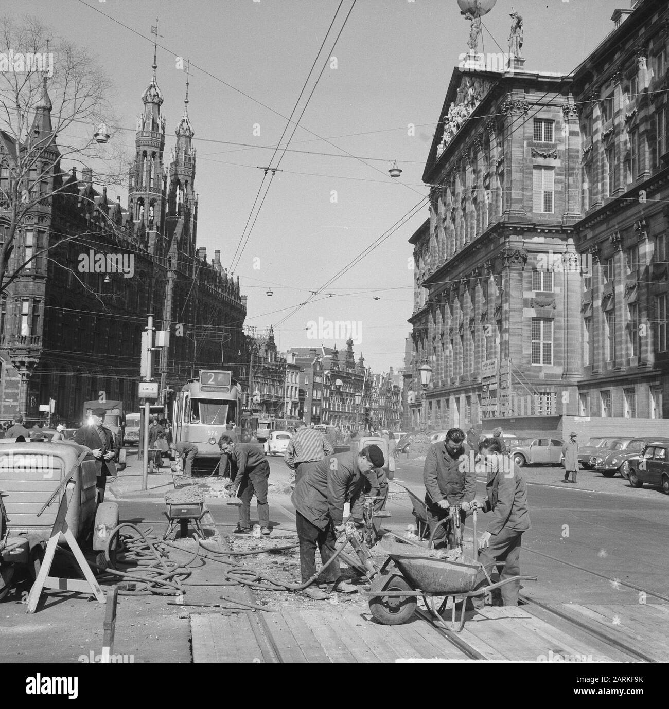 Roadworkers hi-res stock photography and images - Alamy