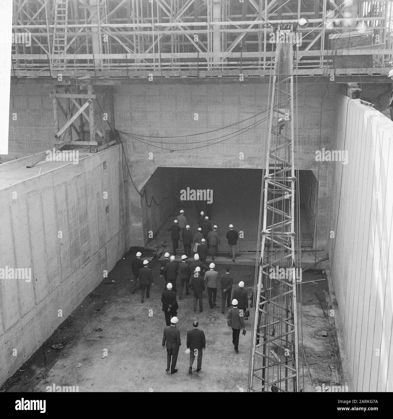 IJ-tunnel under construction, construction IJ tunnel Date: October 5 ...