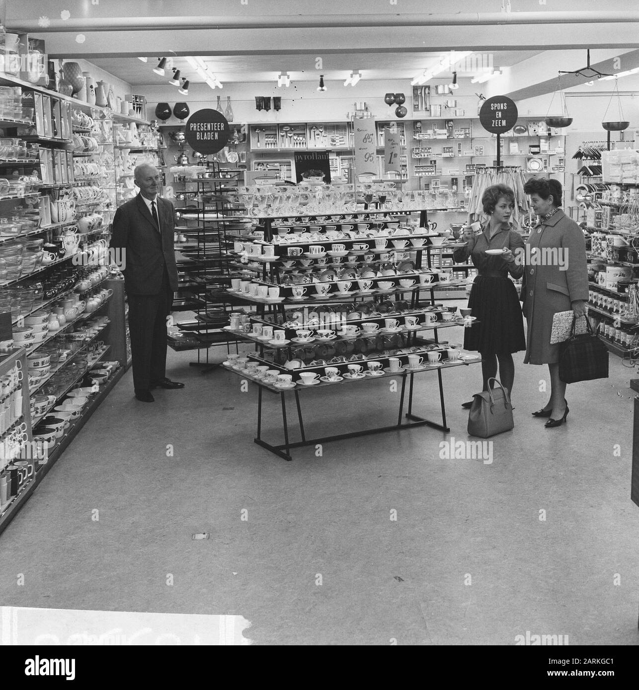 Staff layout Black and White Stock Photos & Images - Alamy