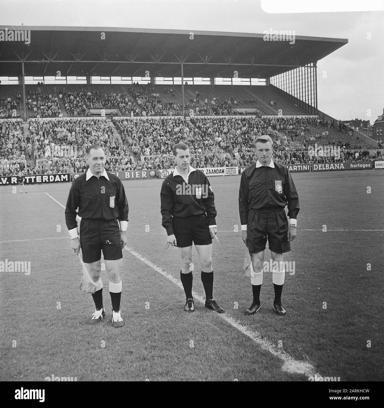 Referee boosten hi-res stock photography and images - Alamy