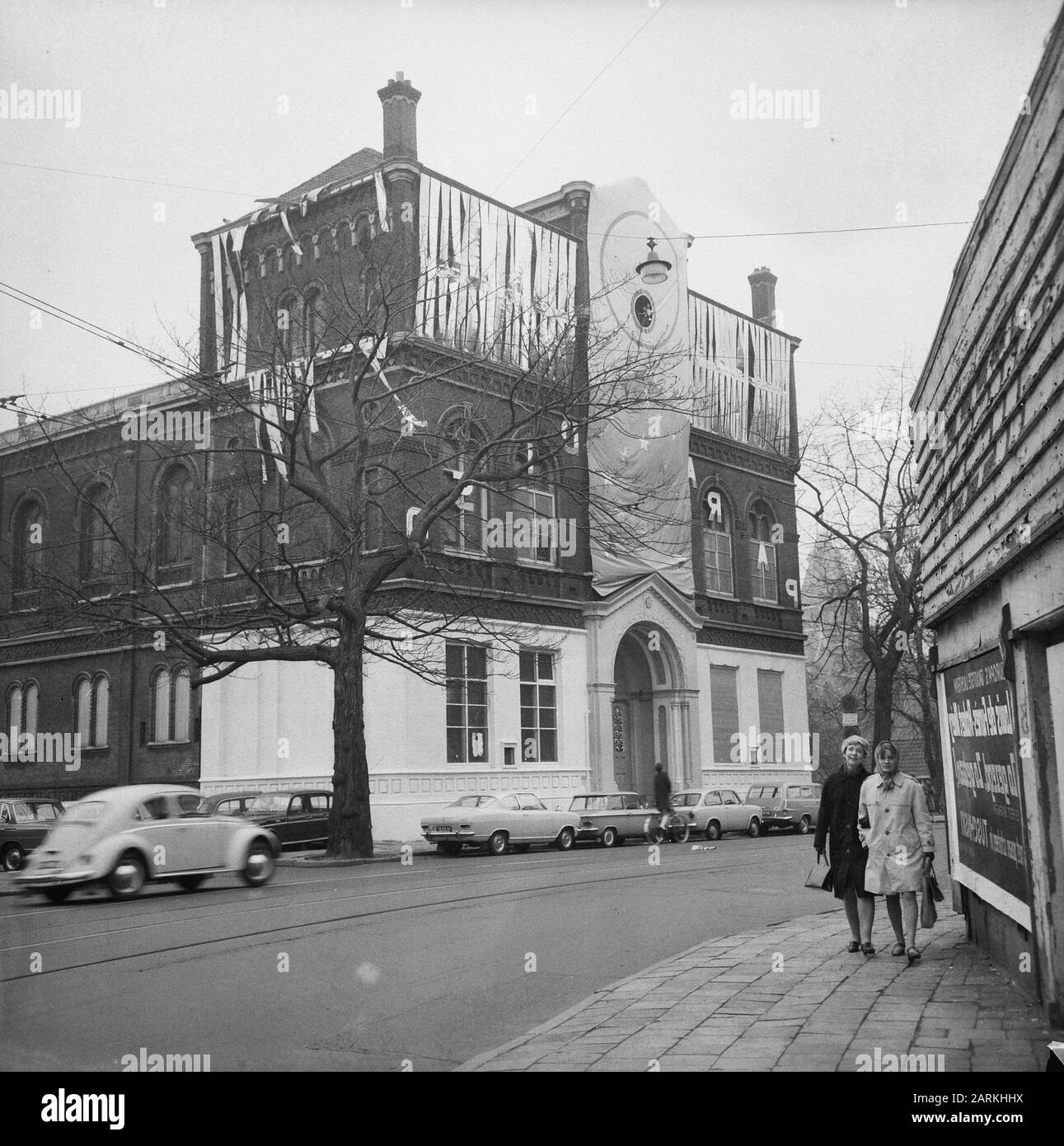 Free exhibitions Black and White Stock Photos & Images - Alamy