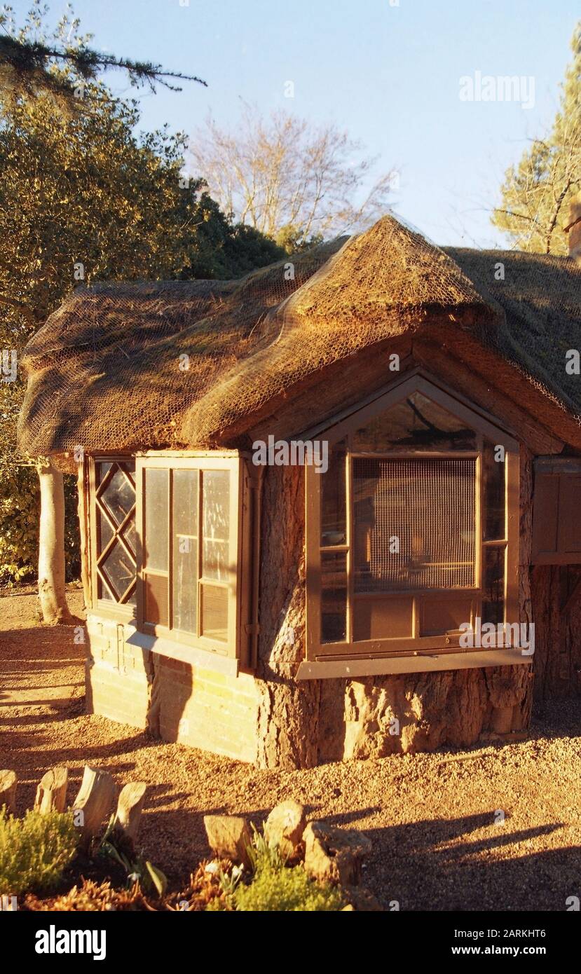 old thatched cottage Stock Photo - Alamy