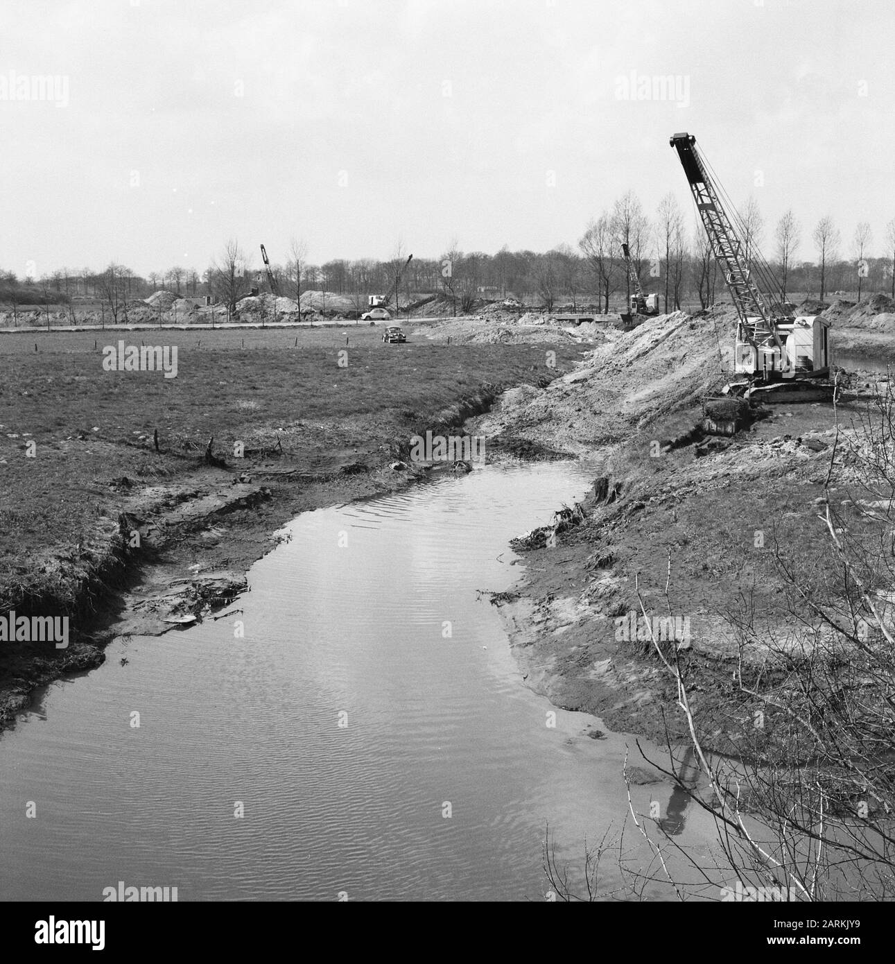 Person digging gardening Black and White Stock Photos & Images - Alamy