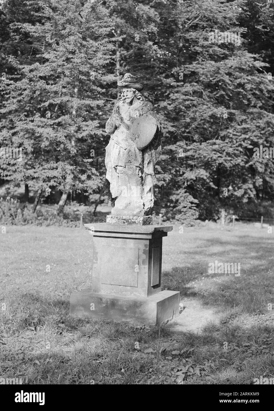 buildings and monuments knhm, statues, Estate de Voorst Date: august ...