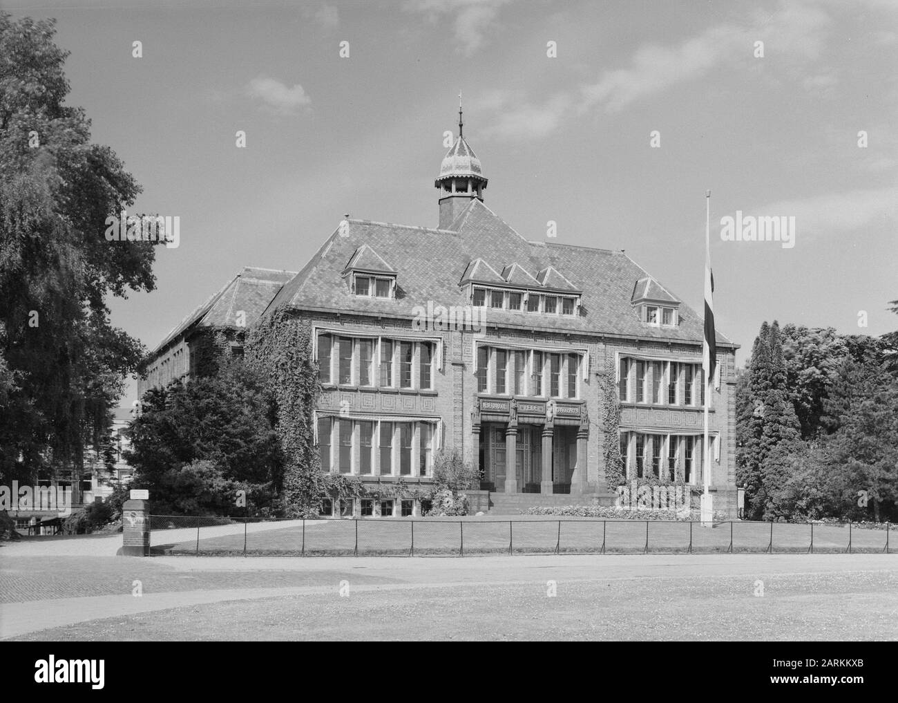 buildings and monuments knhm, main buildings, exteriors Date: June 1957 ...