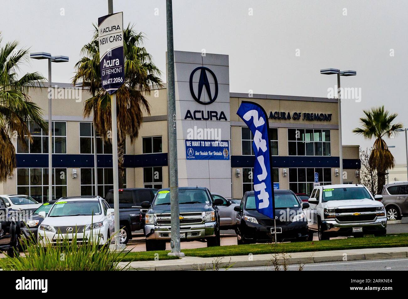Acura dealer hi-res stock photography and images - Alamy