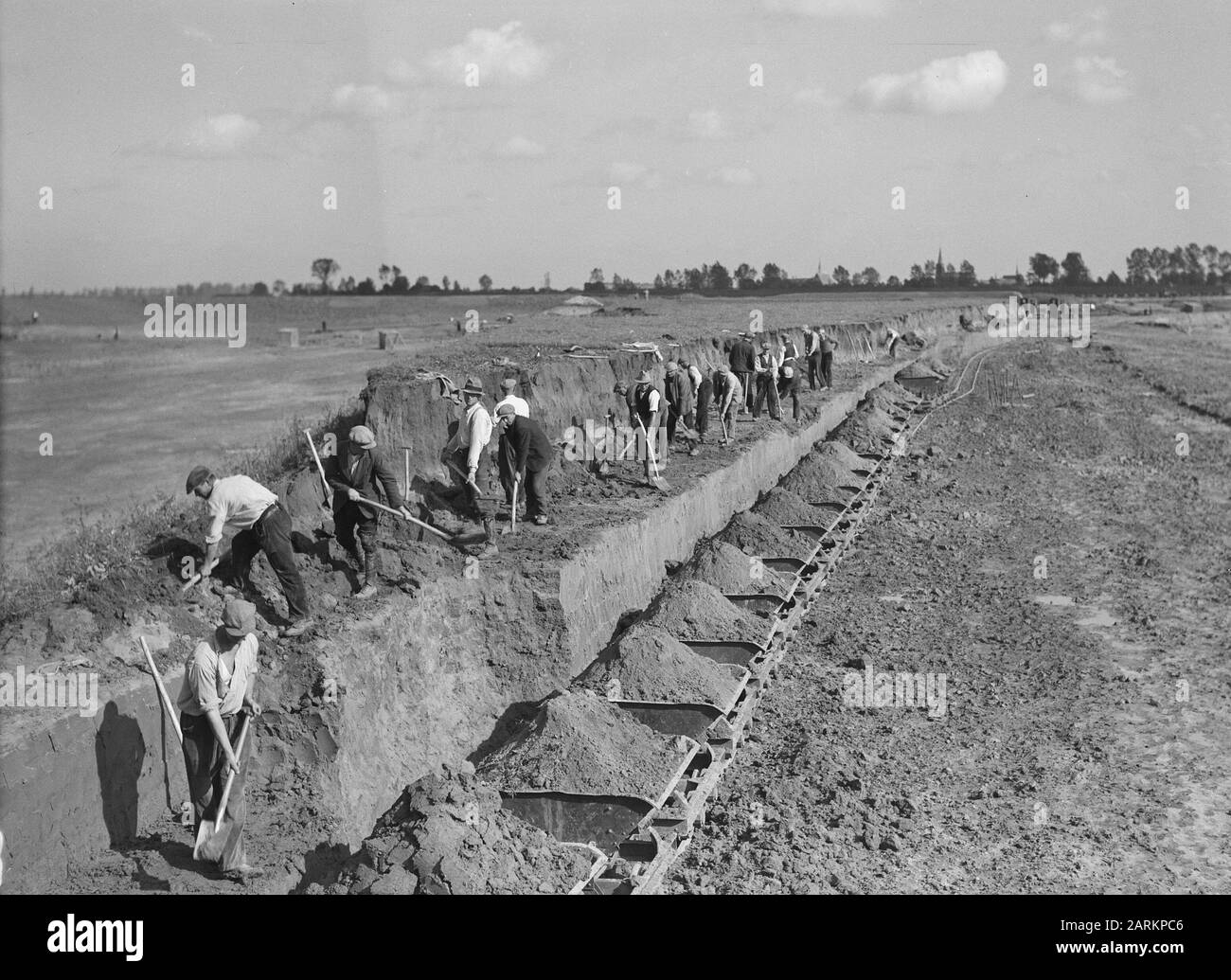 work, workers, digging and improving canals, construction of bridges ...