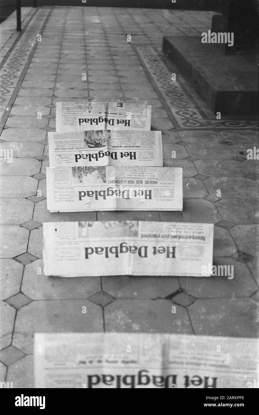 Welfare Service to Laan Hölle Several copies of the newspaper Het ...