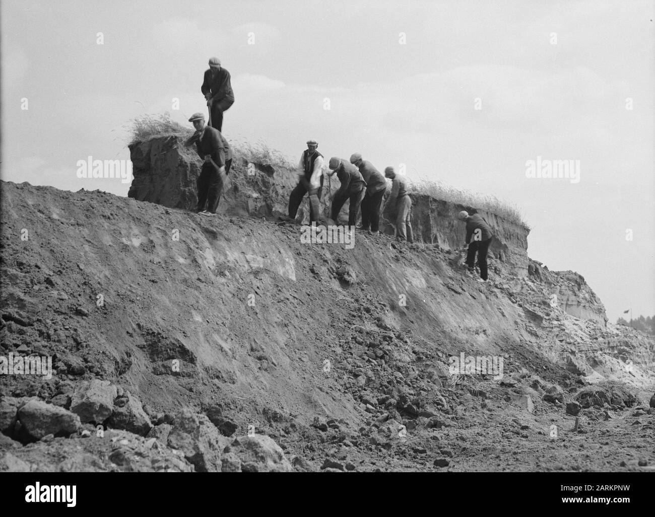 digging and improving canals, laying bridges, excavations, workers ...