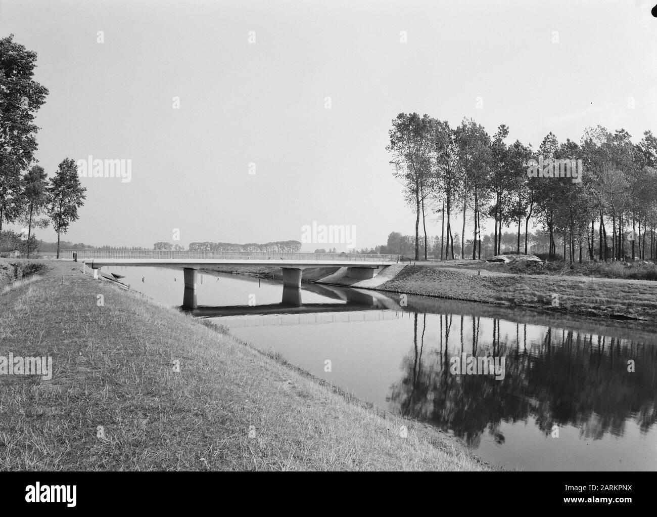 built in 1964 Date: undated Keywords: laying bridges, bridges, digging ...