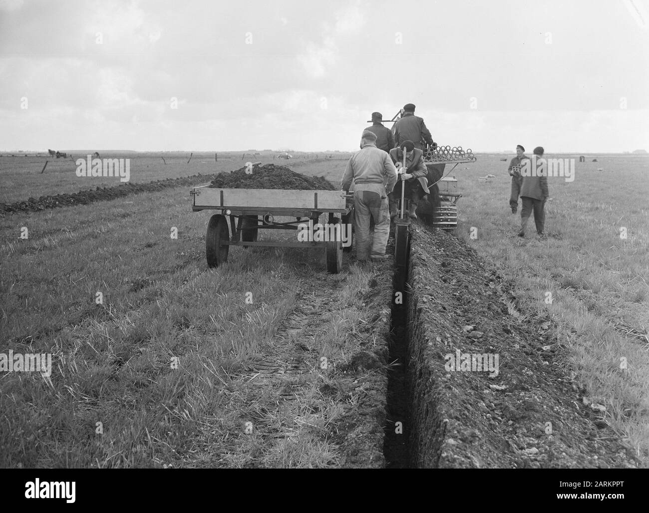 Machine maintenance techniques Black and White Stock Photos & Images ...
