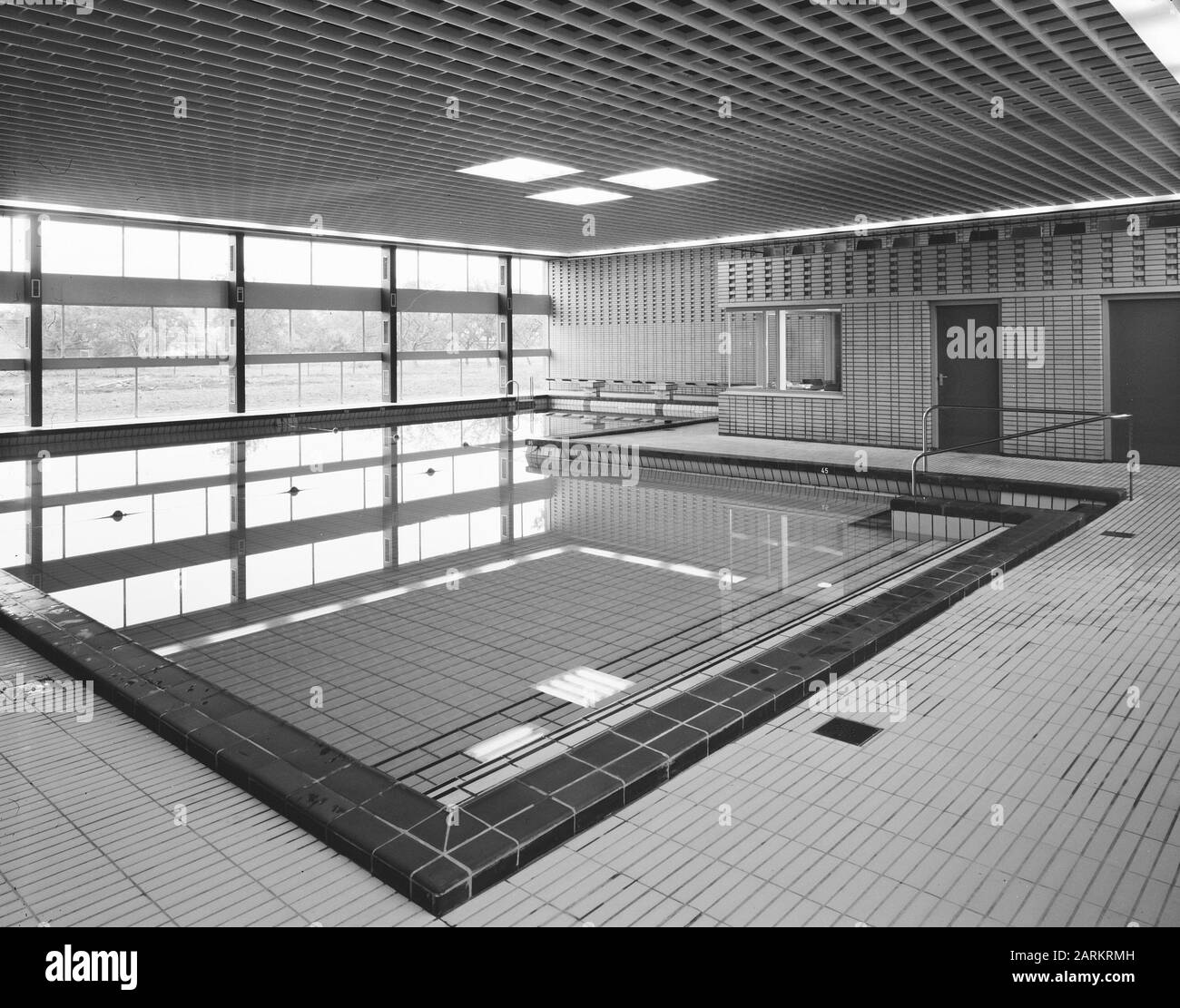 Instructional pools hi-res stock photography and images - Alamy