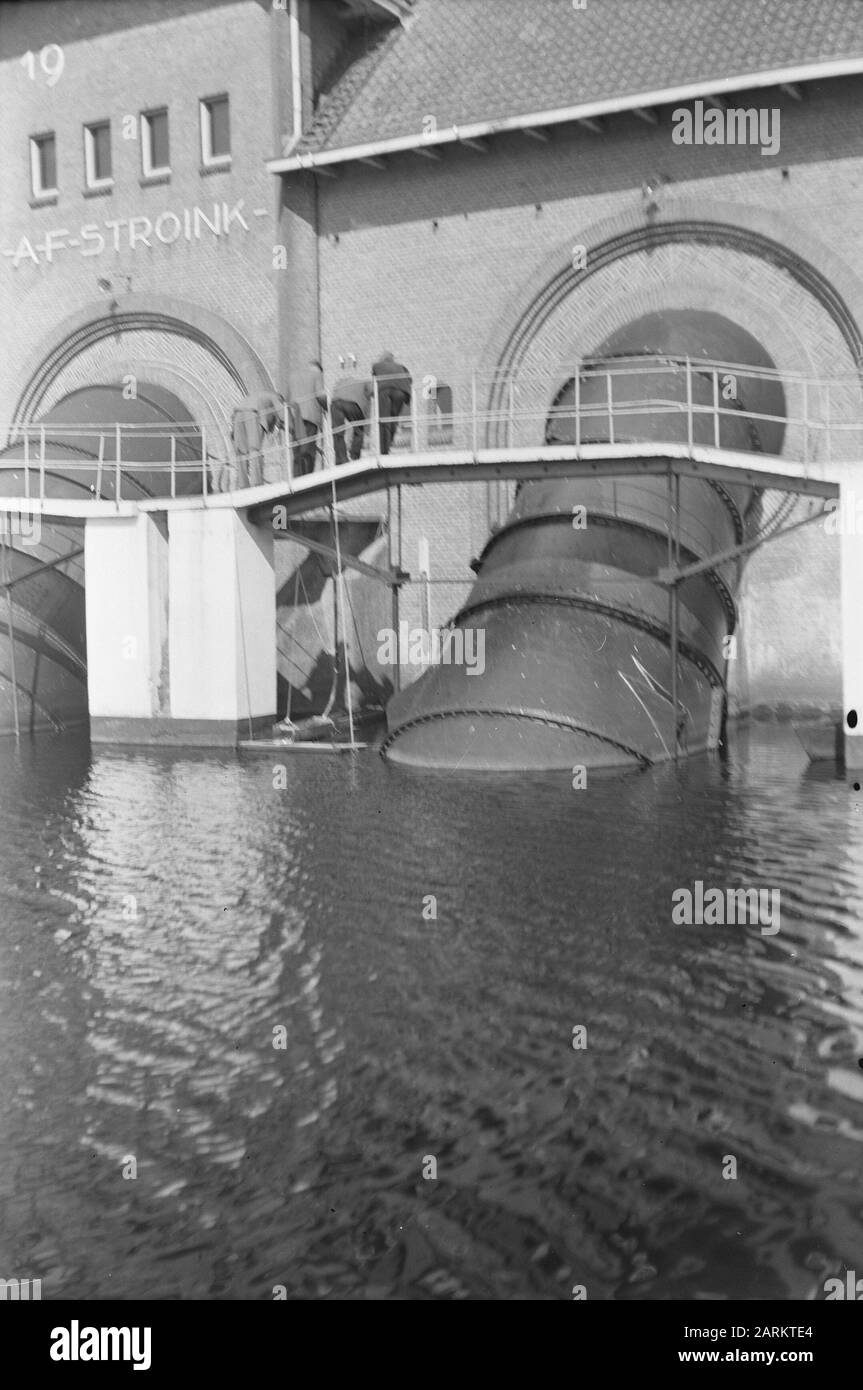 poldering and milling, waterground Date: July 1958 Keywords: poldering ...