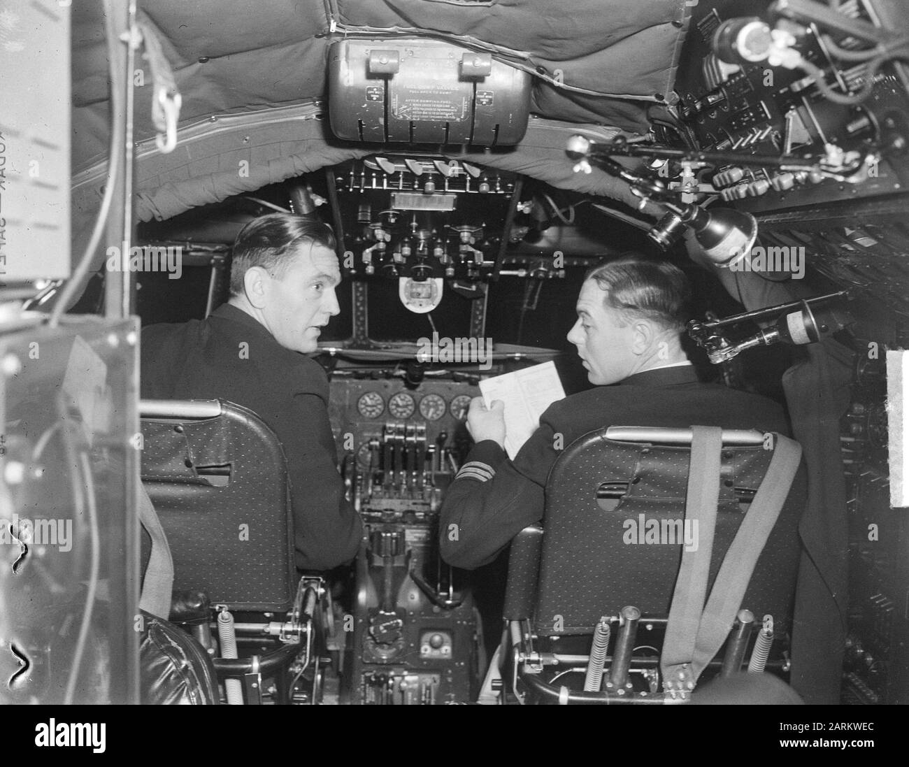 Cockpit 1st pilot de haas hi-res stock photography and images - Alamy