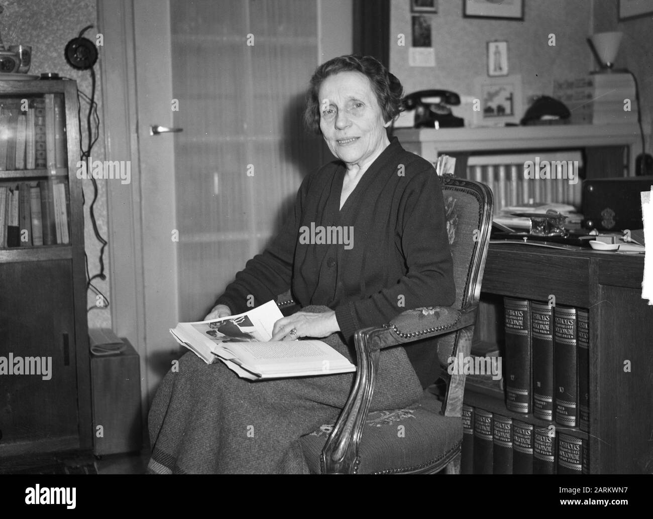 20 to 23 years hi-res stock photography and images - Alamy