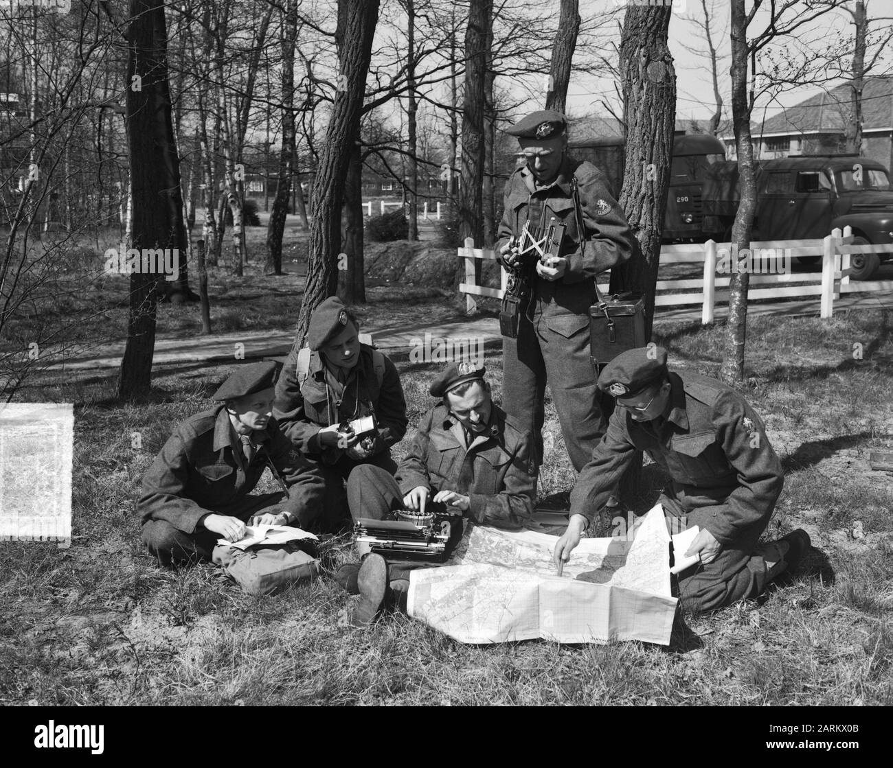 War journalists hi-res stock photography and images - Alamy