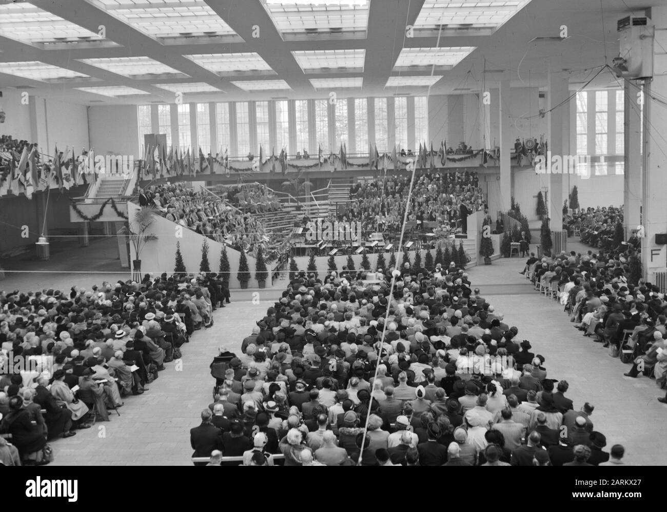 Jaarbeurs building utrecht Black and White Stock Photos & Images - Alamy